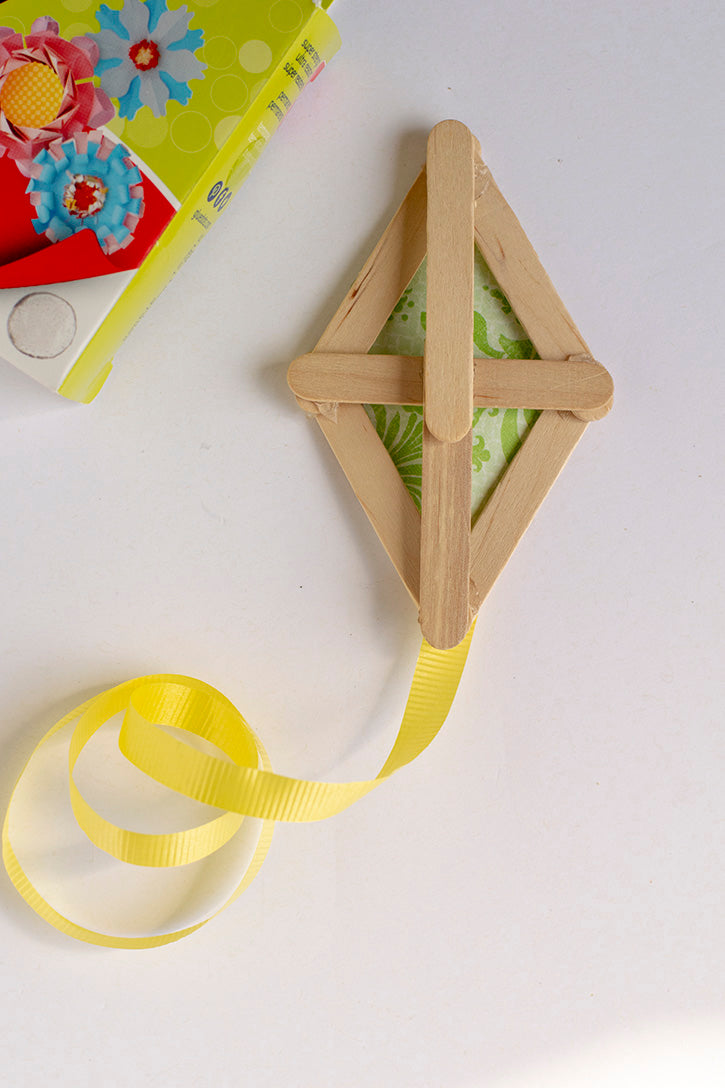 Kids Craft: Spring Kite – Glue Dots