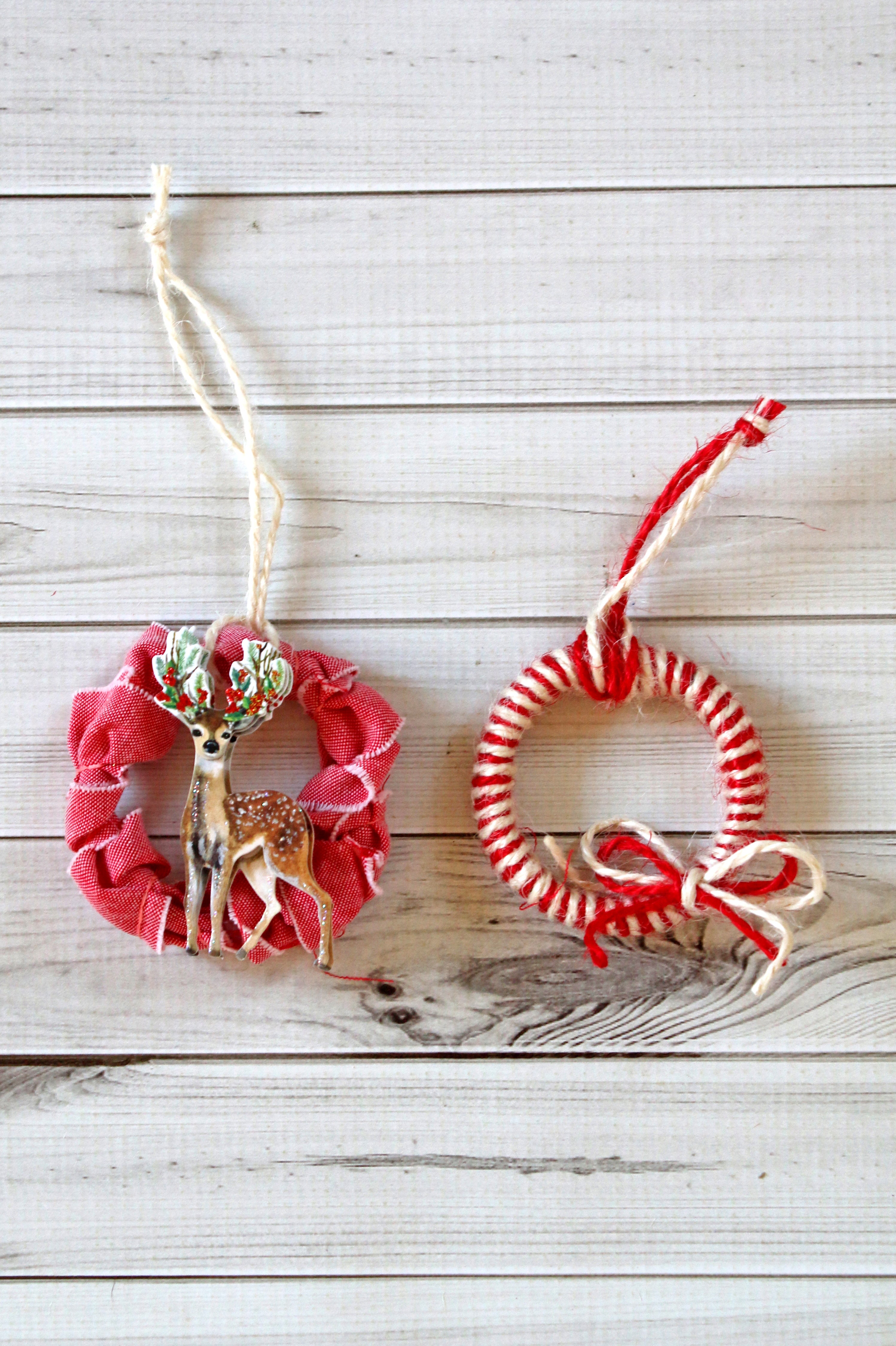 Mini Holiday Wreaths – Glue Dots