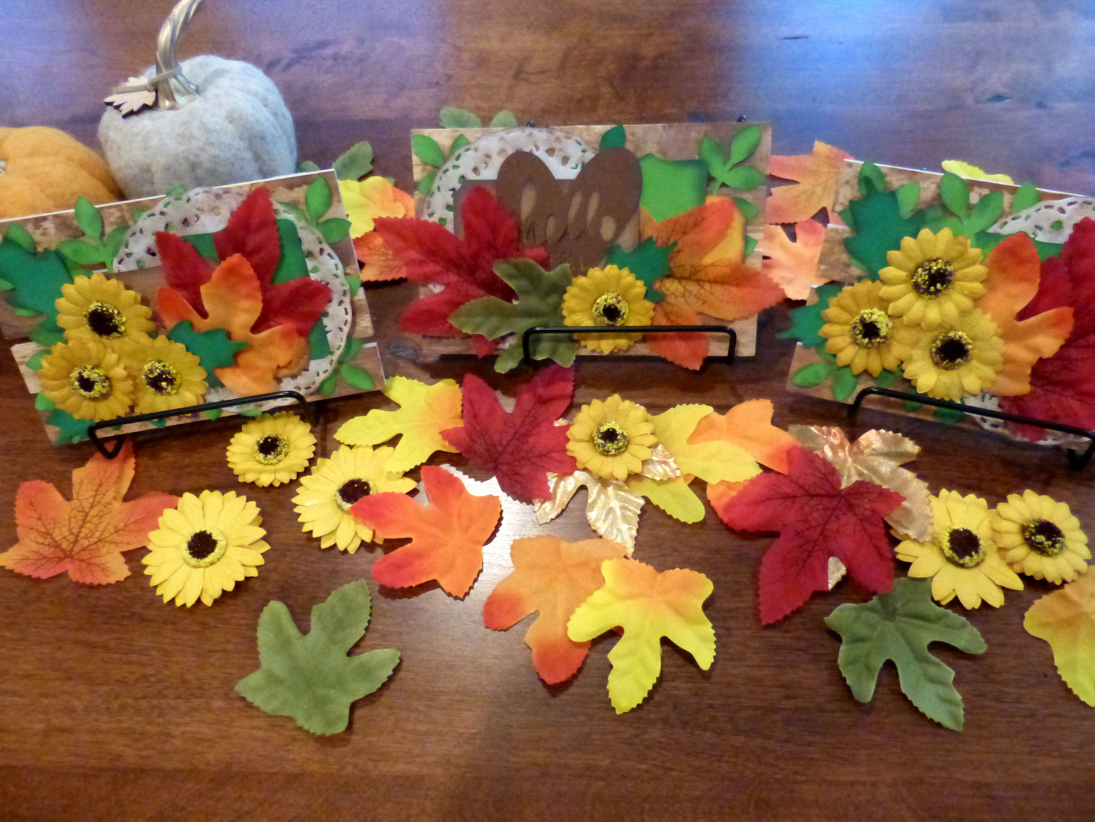 Hello Fall Decor – Glue Dots