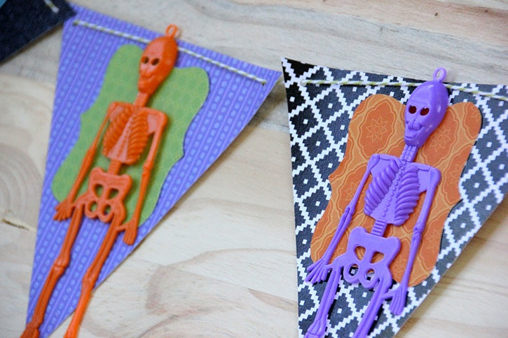 Skeleton Banner – Glue Dots